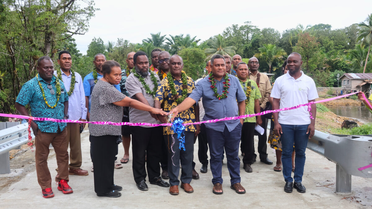 PM HANDS OVER SU’U AND BIRA BRIDGES IN MALAITA – My SIG Services Portal