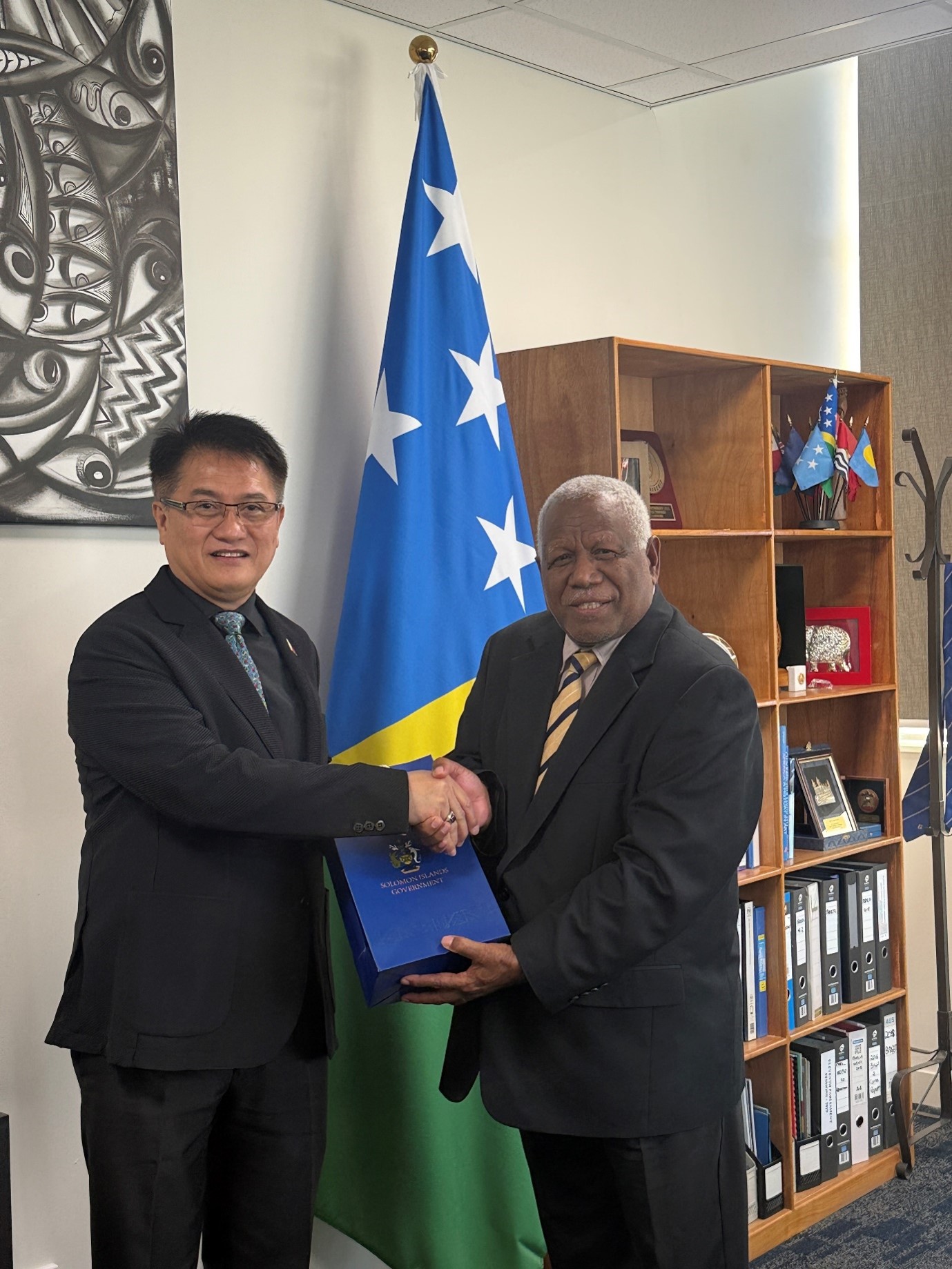 Minister Houenipwela Receives Courtesy Visit from Philippines ...
